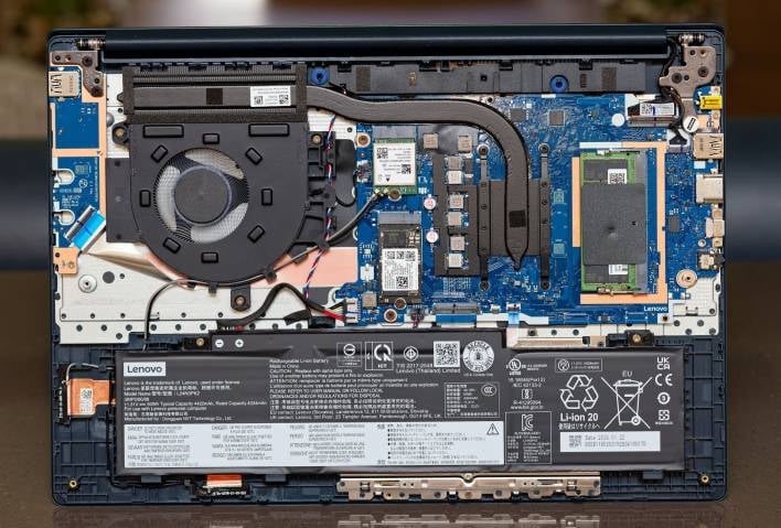 Lenovo IdeaPad Slim 3i Review: Can Wildcat Lake Overtake The MacBook ...