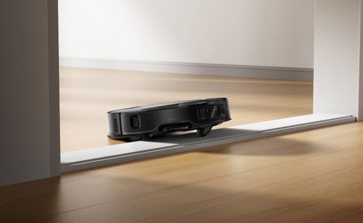 Roborock Saros Z70 Robot Vacuum Flexes An Arm To Pick Up Your Dirty ...