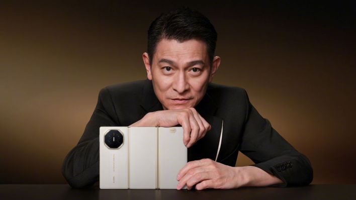 Huawei Launches Mate XTs Trifold As Folding Phone War Intensifies ...