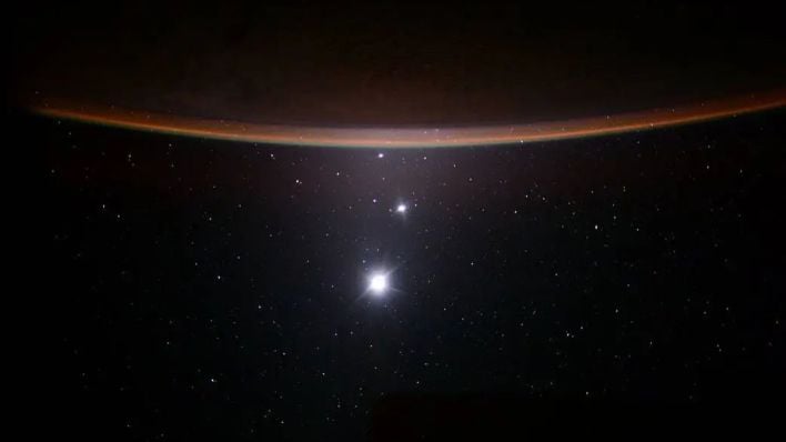 Venus And Jupiter Will Form A Stunning 'Cosmic Kiss' In The Sky Tonight ...